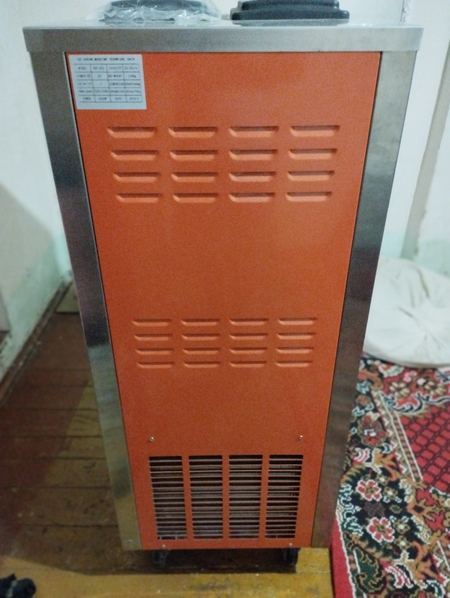 Muzqaymoq apparati sotiladi