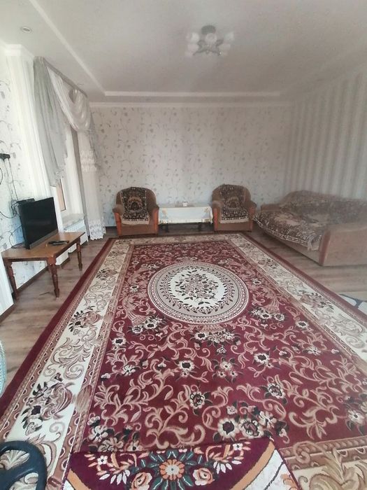 Mehmonxona hostel kunlik  xonalar bor