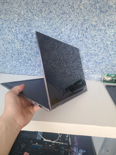 Lenovo Yoga x360 core i7-8650U/16GM RAM/256GB SSD