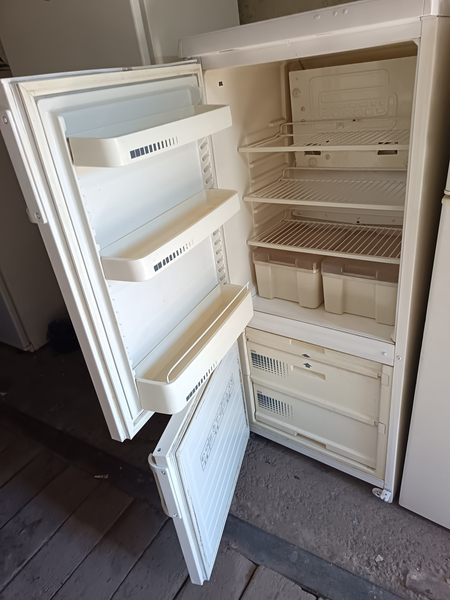 Продам холодильник Снаиге