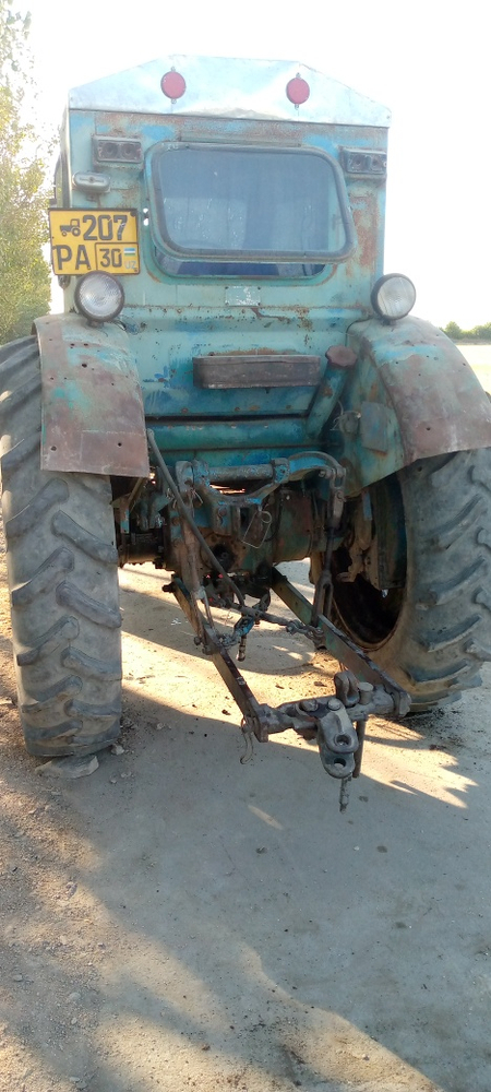 T 40 traktor sotiladi
