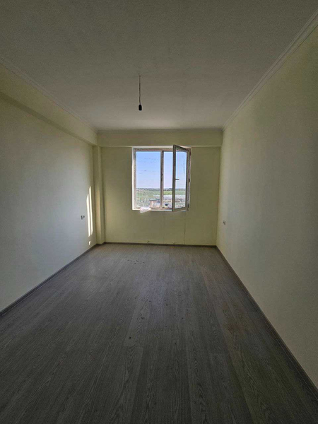 3 xonali 80m² 7-qavat uy sotiladi
