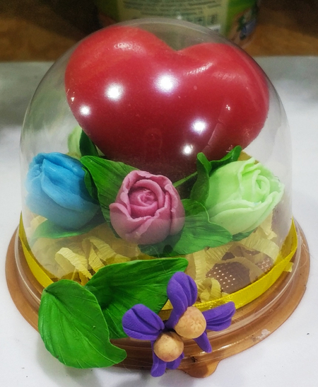 Мыло в куполах прозрачных.