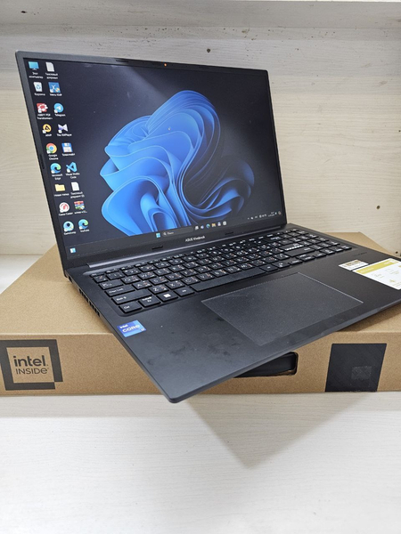 ASUS srochni sotiladi. Oxirgi modelidan