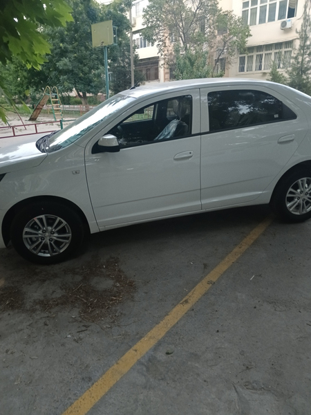 Cobalt yangi salondan chiqqan