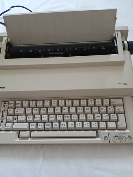 Продам итальянскую печатную машинку OLIVETTI.