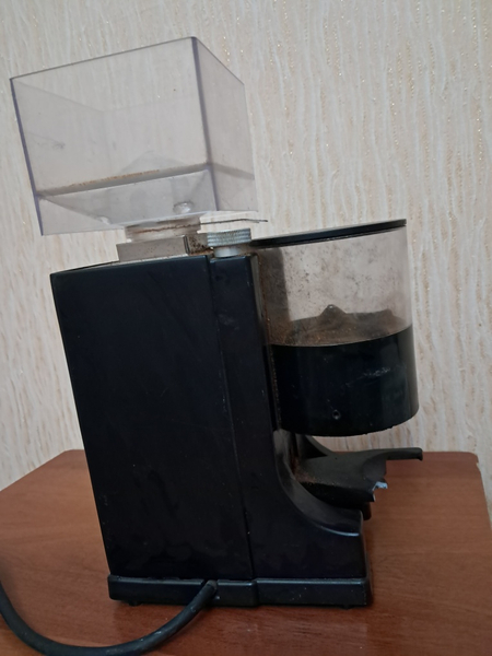 . Кофемолка SIMONELLI nuova
