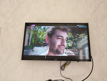Yangi televizor srochna sotiladi