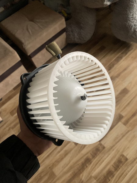 Мотор/ вентилятор отопителя MANDO 24V