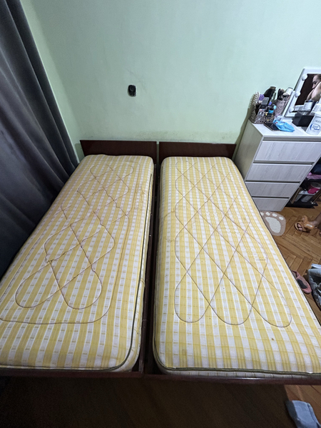 Кровати 2 штуки с матрасами за 800 000