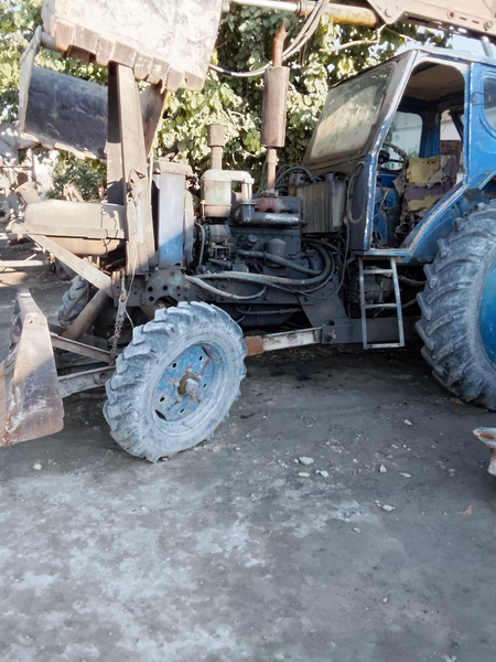 Traktor ymz sotiladi