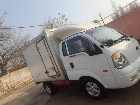 Kia bongo yilli 2010