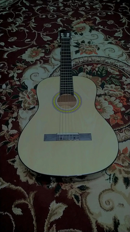 Classic gitara razmer 39 strunalari yangi