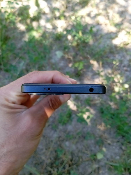 Redmi note 12. 4/128 Gb Karobka dak/ bor. Holati A\\\'lo. Kami bor
