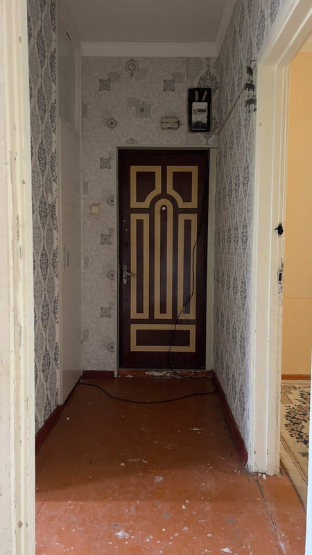 Срочно продаётся квартира без ремонта !