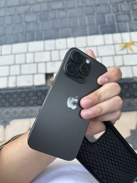 Iphone 15 pro qora rang