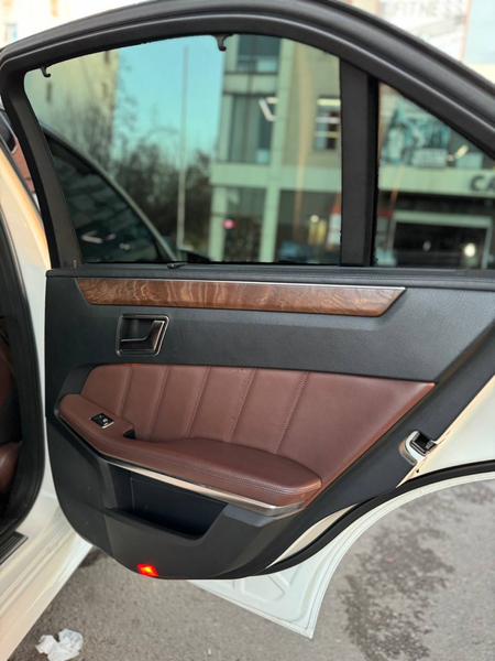 Продается Mercedec-benz 212 рейсталинг в идеальном состоянии.