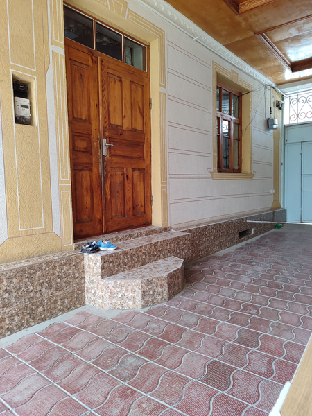 Xovli, uy Islom ota masjidni yonida