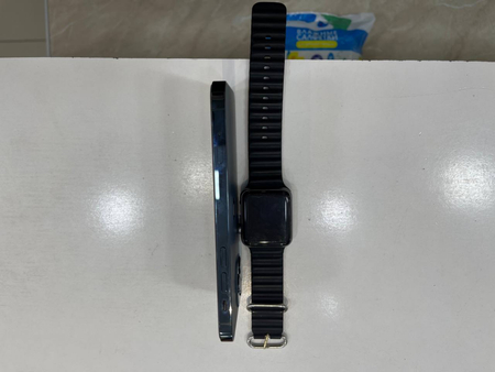 Iphone 12 pro and i watch 3 series 42 mm