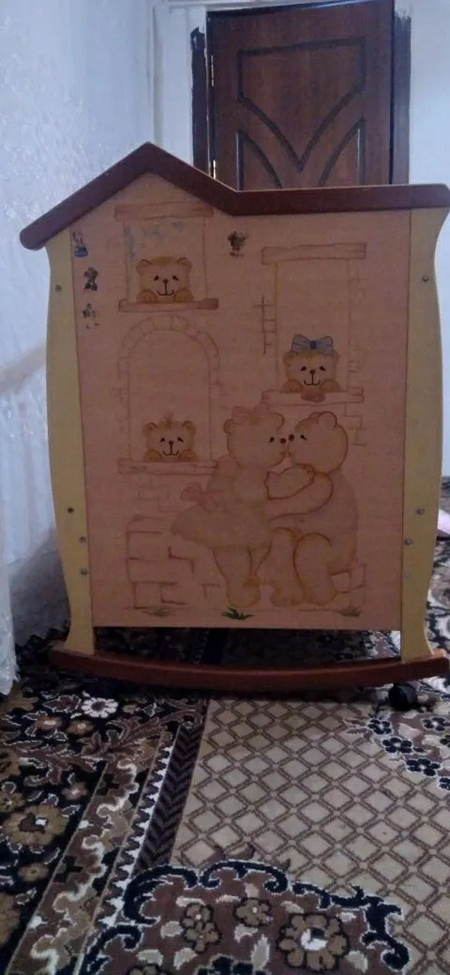 Детская кроватка с матрасом