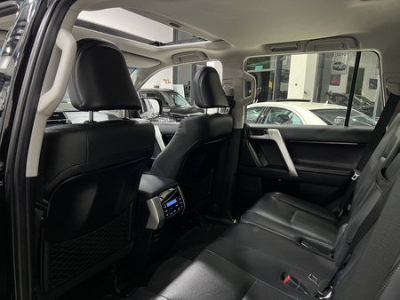 Toyota Prado 150 VX автосалон Dubai
