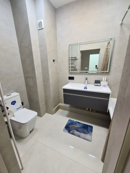 Напротив Mirabad avenue продается х2 комнатная 60м2 с ремонтом меб тех