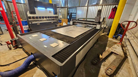 UMPROTECH 1530B Оптоволоконный станок лазерной резки металла 3000W