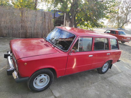 Vaz 2102 sotiladi