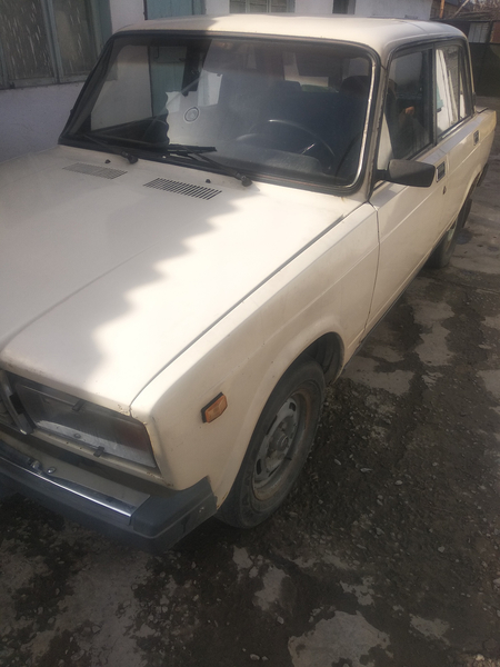 Автомобиль ваз 2107