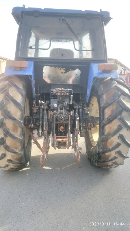 Traktor New Holland sotiladi. 150 mln