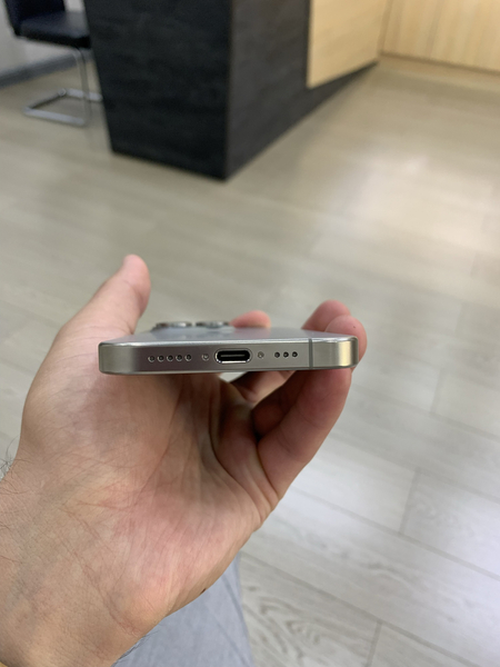 15 pro 256 natural titanium