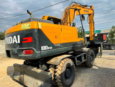 экскаватор HYUNDAI 180W-9S