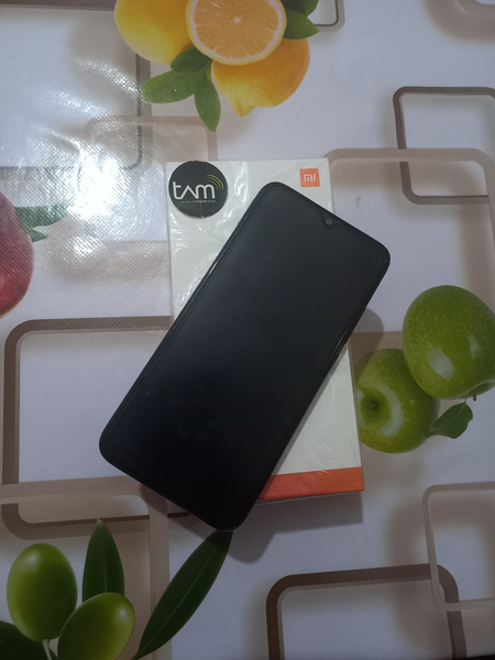 Redmi 7 sotiladi xolati yaxshi aybi yo'q.