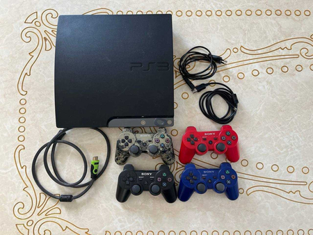 PS 3 сотилади 4 та джостики билан