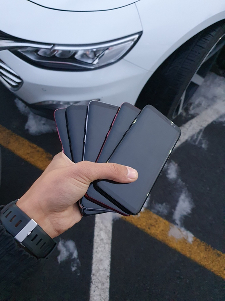 Samsung Galaxy S8 DUOS. OzU 4 GB. Joyi 64 GB. IME tayyor ishliydi
