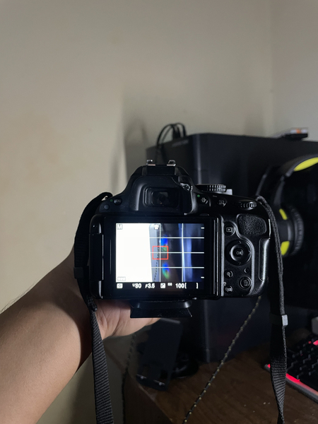 Fotoapparat sotiladi. Nikon d5100