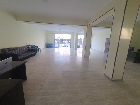 Magazin sotiladi 170 m² + podval