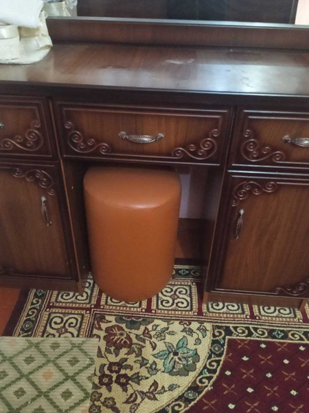 Spalniy mebel, shkaf, kravat, oyna tryumo