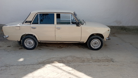 Vaz  2101 sotiladi