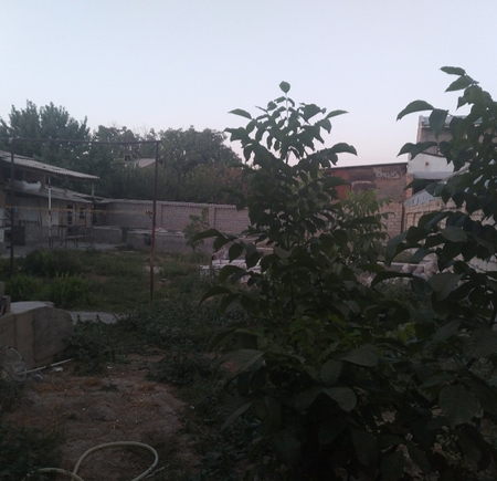 Продается земля 4 сотки.цент Кибрая,Яккачуп. Супермаркет Макро.