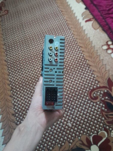 Avto magnitafon soatiladi yang