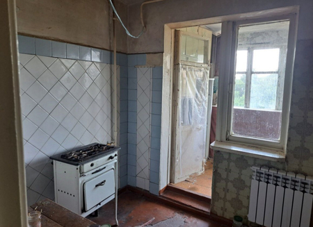 Чирчик 3 микрорайон! Продается квартира 3/4/4 балкон 2×6