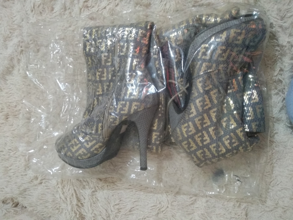 Продам новый сапожки