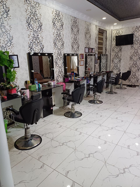 Tayyor Salon,Xamma sharoitlar mavjud,zur lokatsiya.