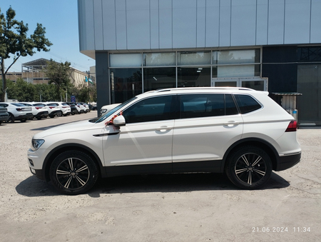 Volkswagen Tiguan L 330 TSI