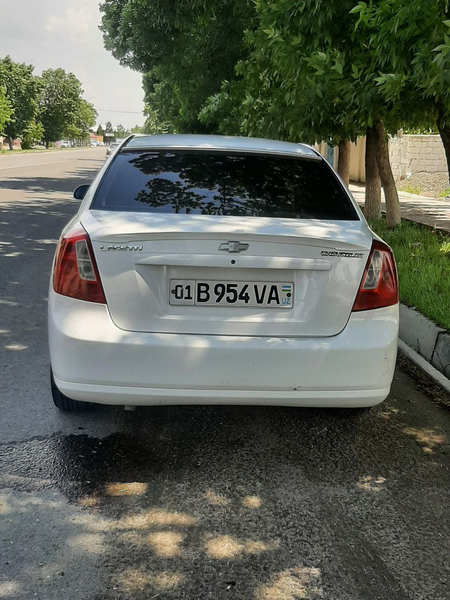 Lacetti 2012 srochno sotiladi