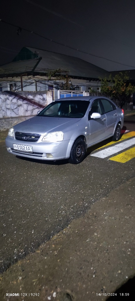 Lacetti mexanika 1.6 mator sotiladi yili 2005