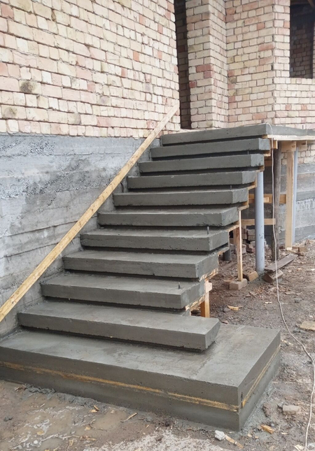 Beton zinalar hizmati. Mehnat haqqi 800 mindan boshlab.