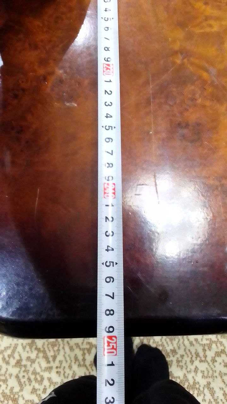 Стол и стулья. 2.5х 1.10 см