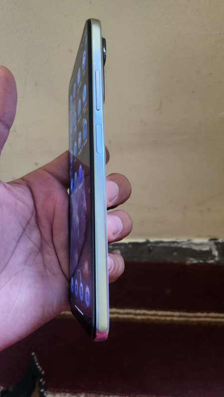Redmi not 11s sotiladi karobka dakumentlari bor.